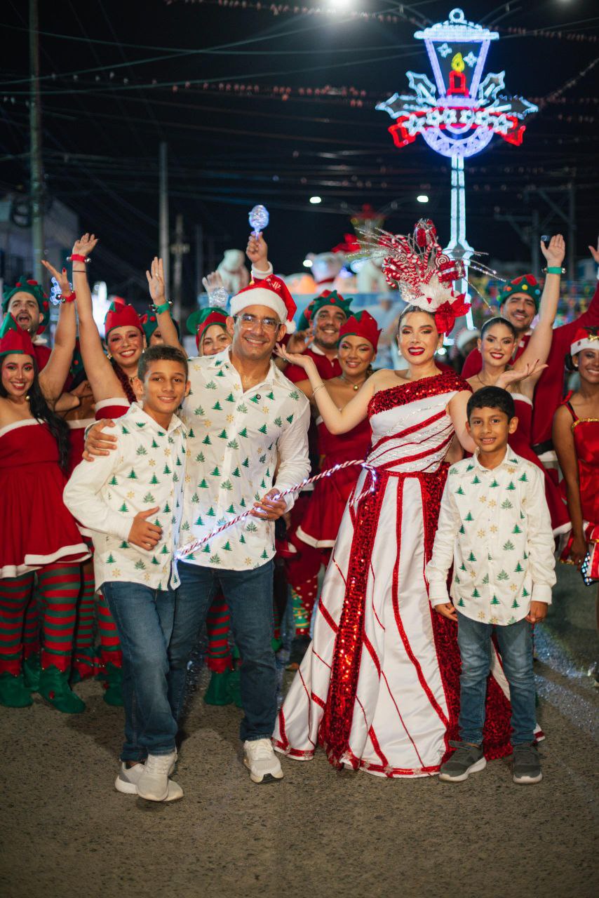 El gran desfile ‘Una Navidad para Recordar’ inundó
